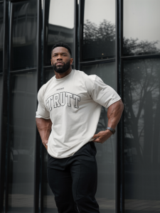 21 Muscular Men Fashion Ideas: From Casual Summer to Suits Casual Aesthetic